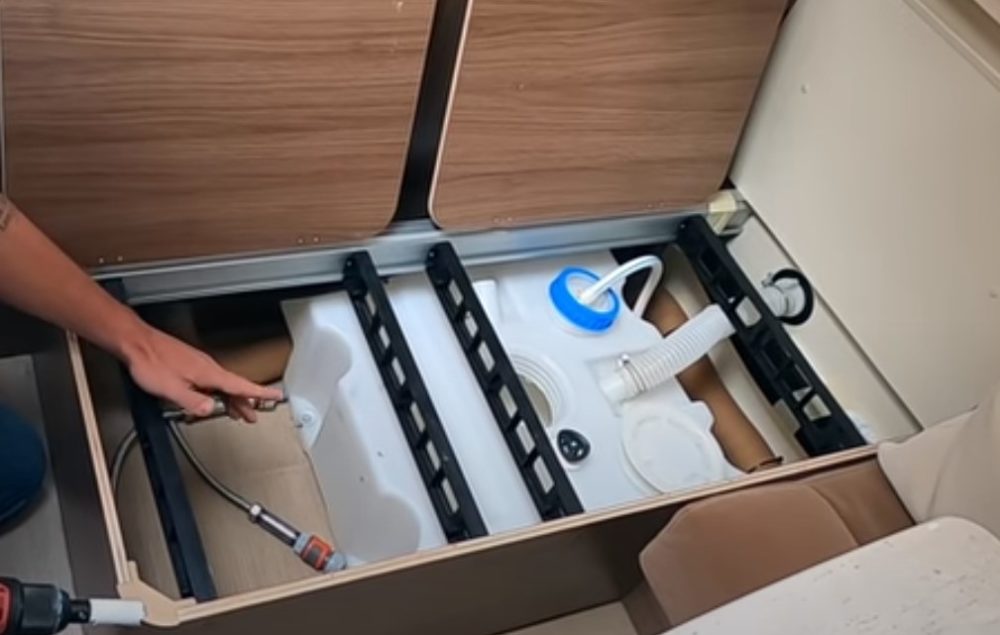 DIY: Einbau eines Frischwasser Anschluss im Wohnwagen - Camping ...